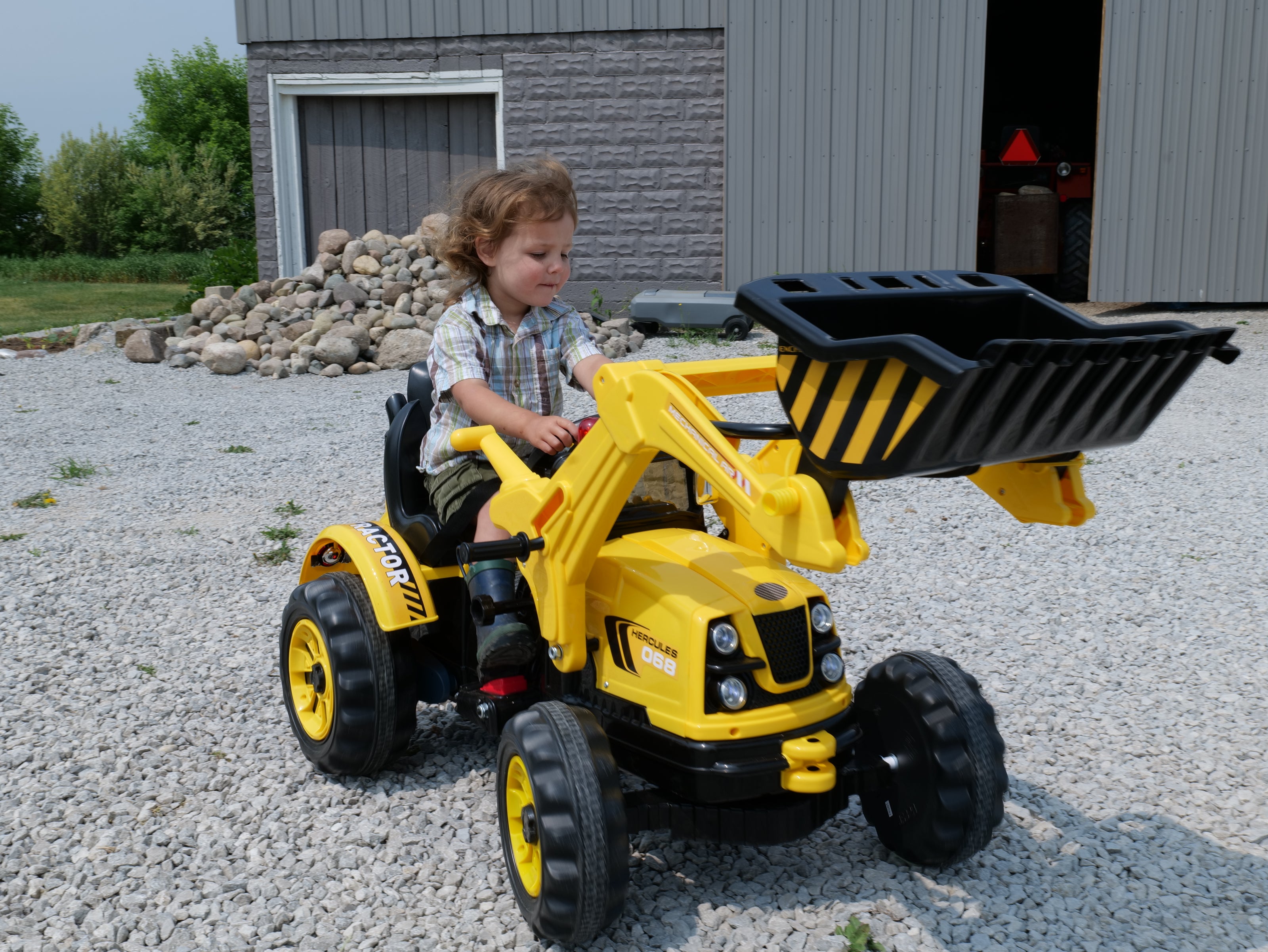 Kidsera Kids Ride on Tractor with Front Loader, 12V 7AH Battery Powere